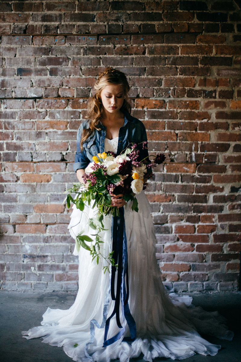 THE B PROJECT | INDUSTRIAL CHAMBRAY WEDDING INSPIRATION | GREEN WEDDING ...